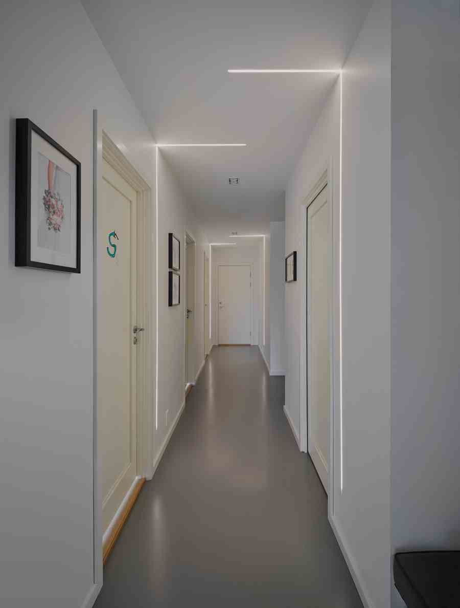 LED-striper og downlights i en flott bolig - Q-Light